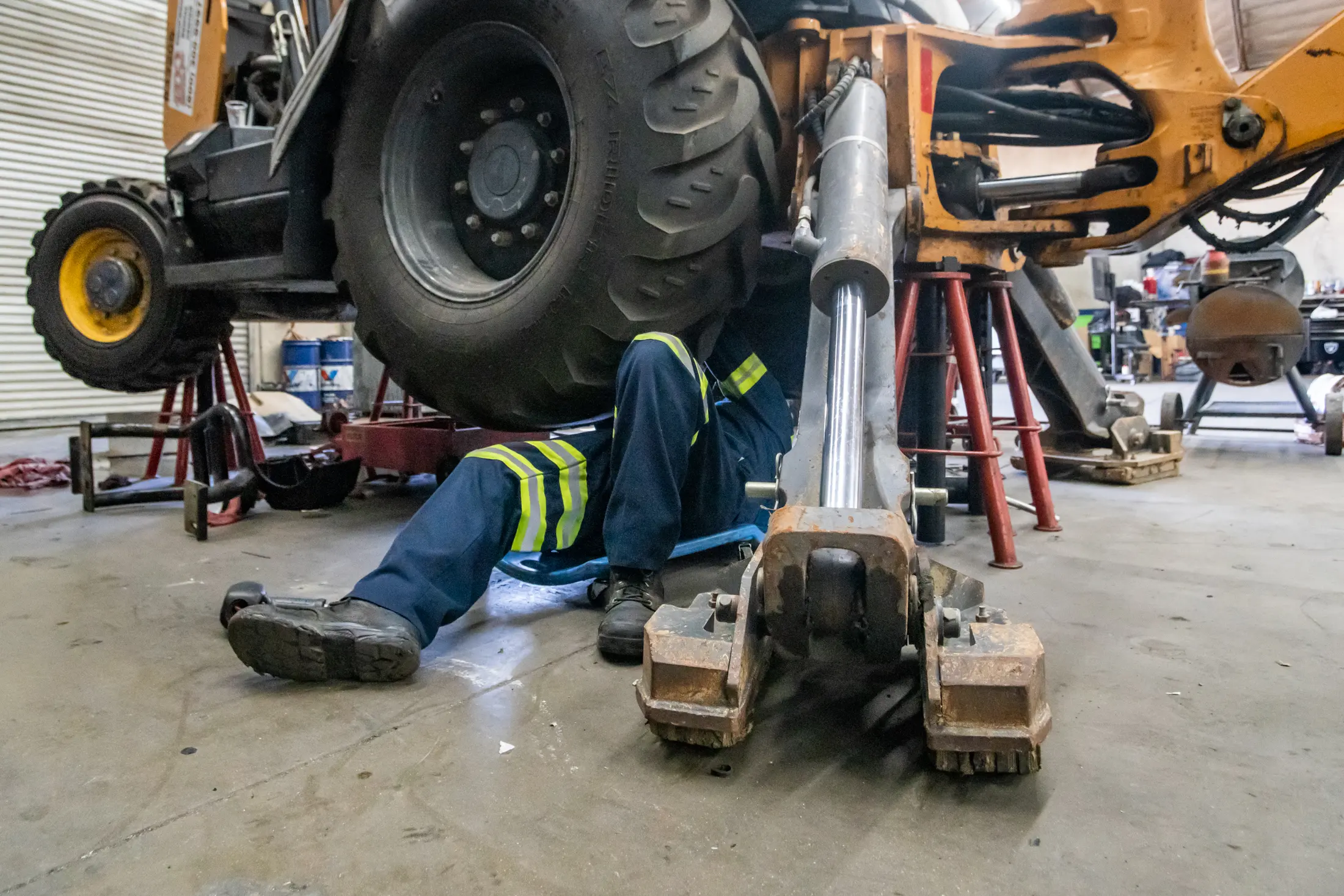 Hydraulic System Repair in Riverside, CA | Fleetworks